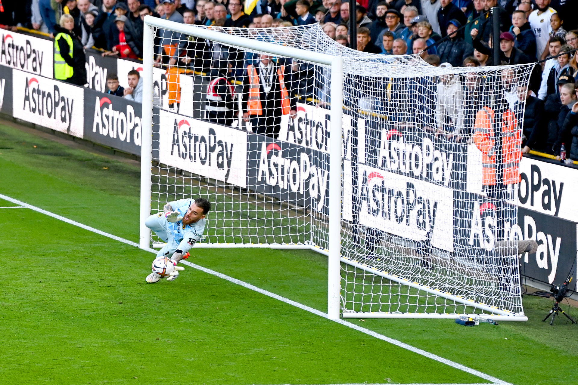 Garth Crooks names Wolves goalkeeper Jose Sa in Team of the Week