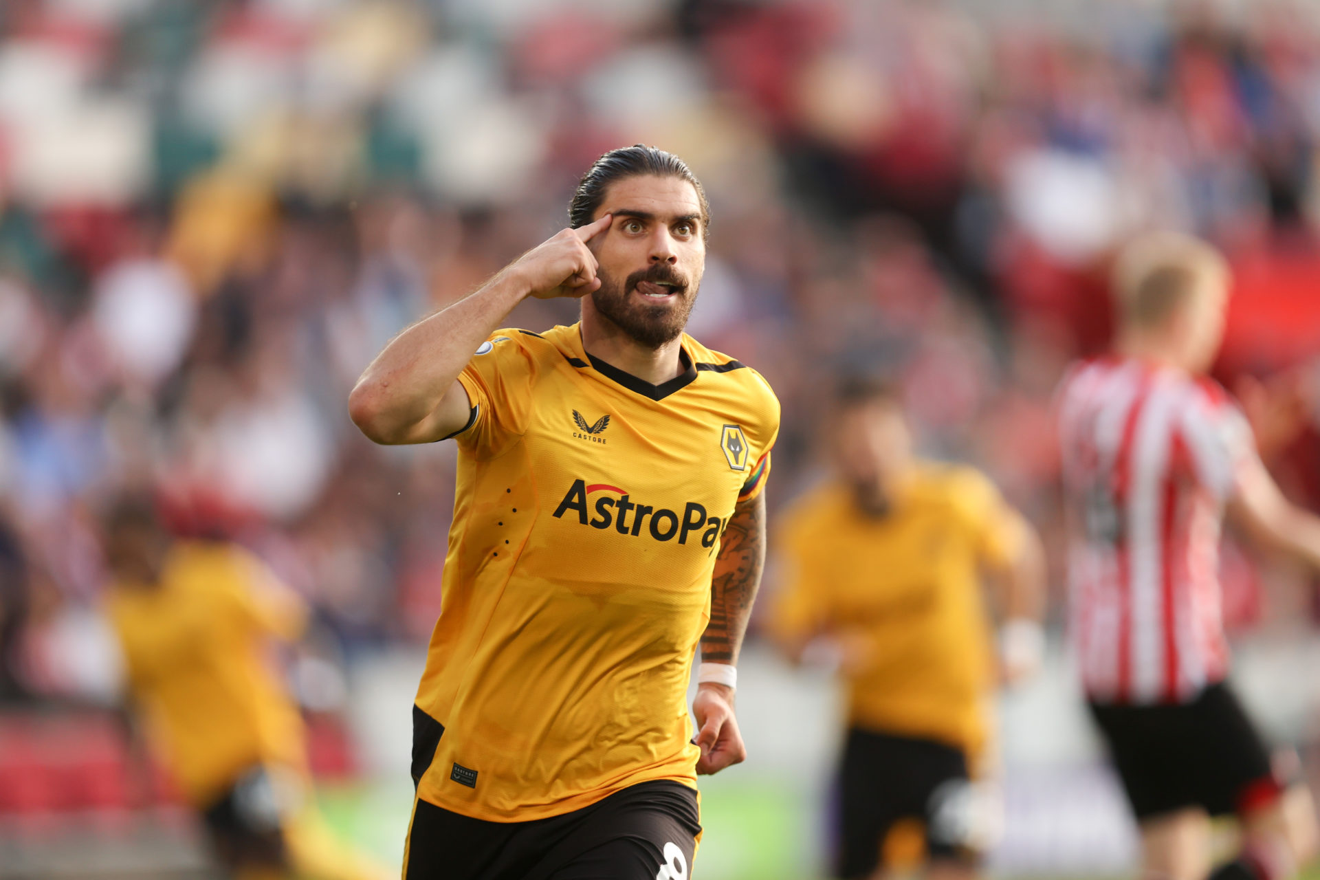 Hugo Bueno in awe of 'incredible' Wolves teammate Ruben Neves