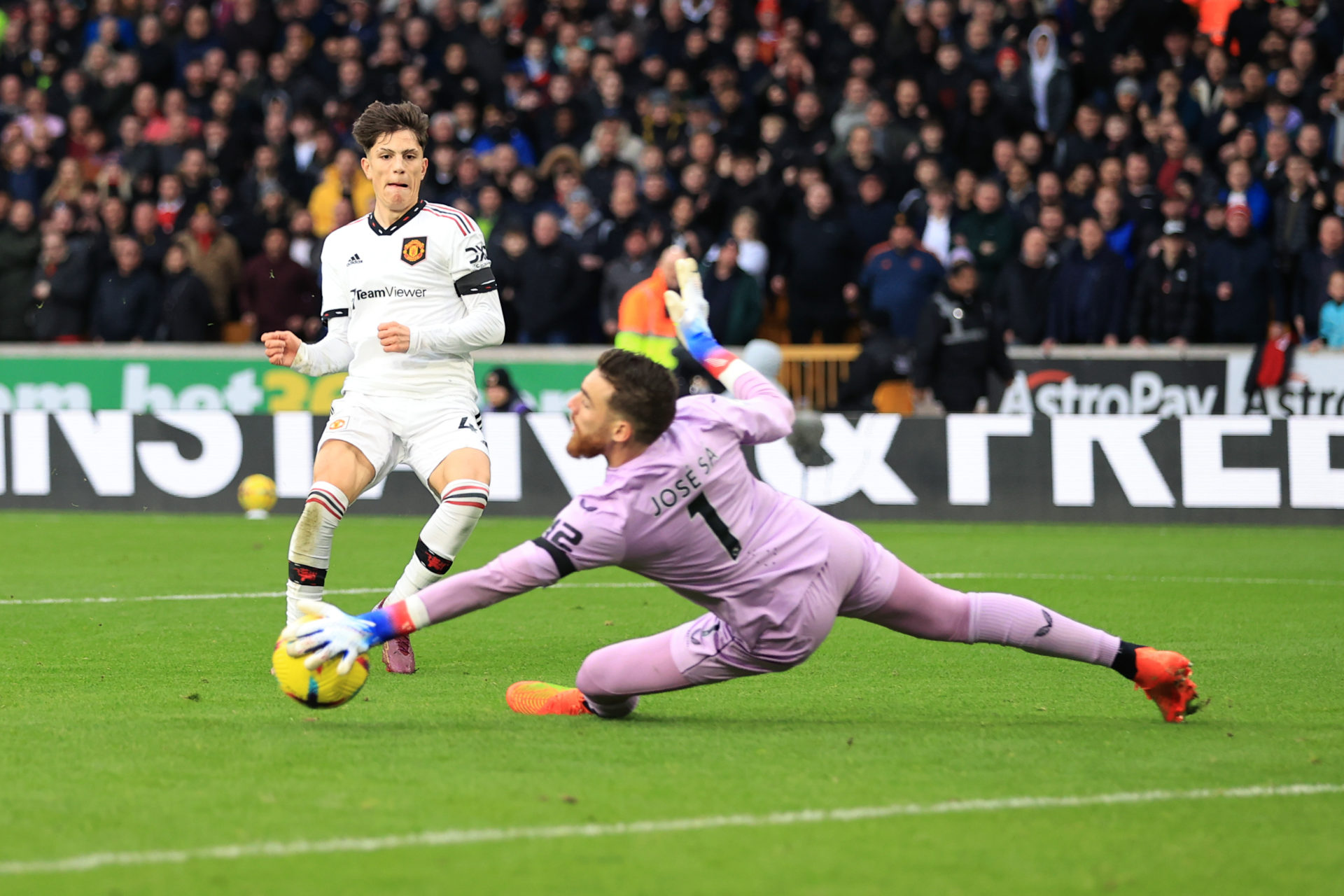 Jose Sa has found his mojo again at Wolves in huge boost for Lopetegui