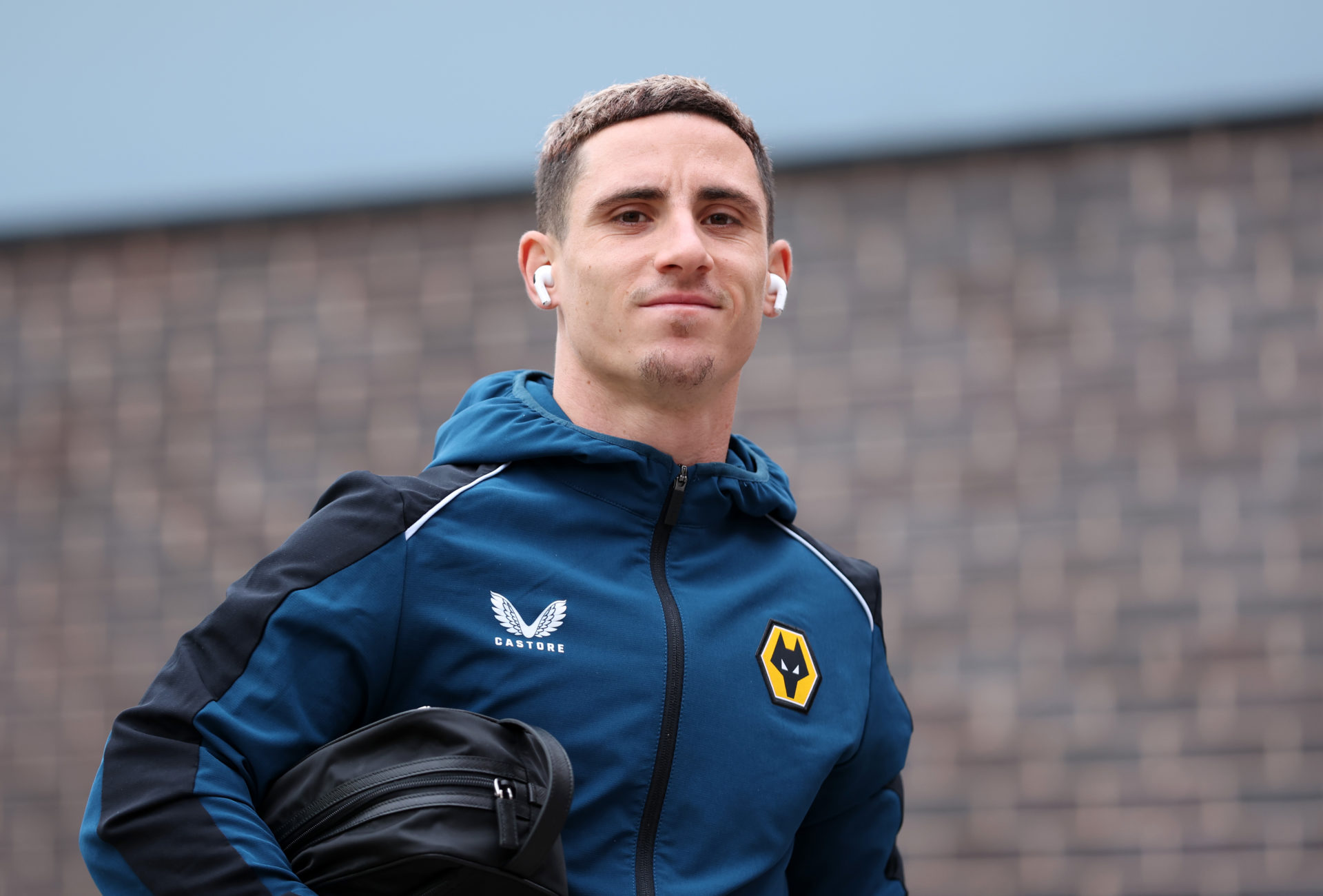 Daniel Podence indicates which club he wants to play for while Gary O ...