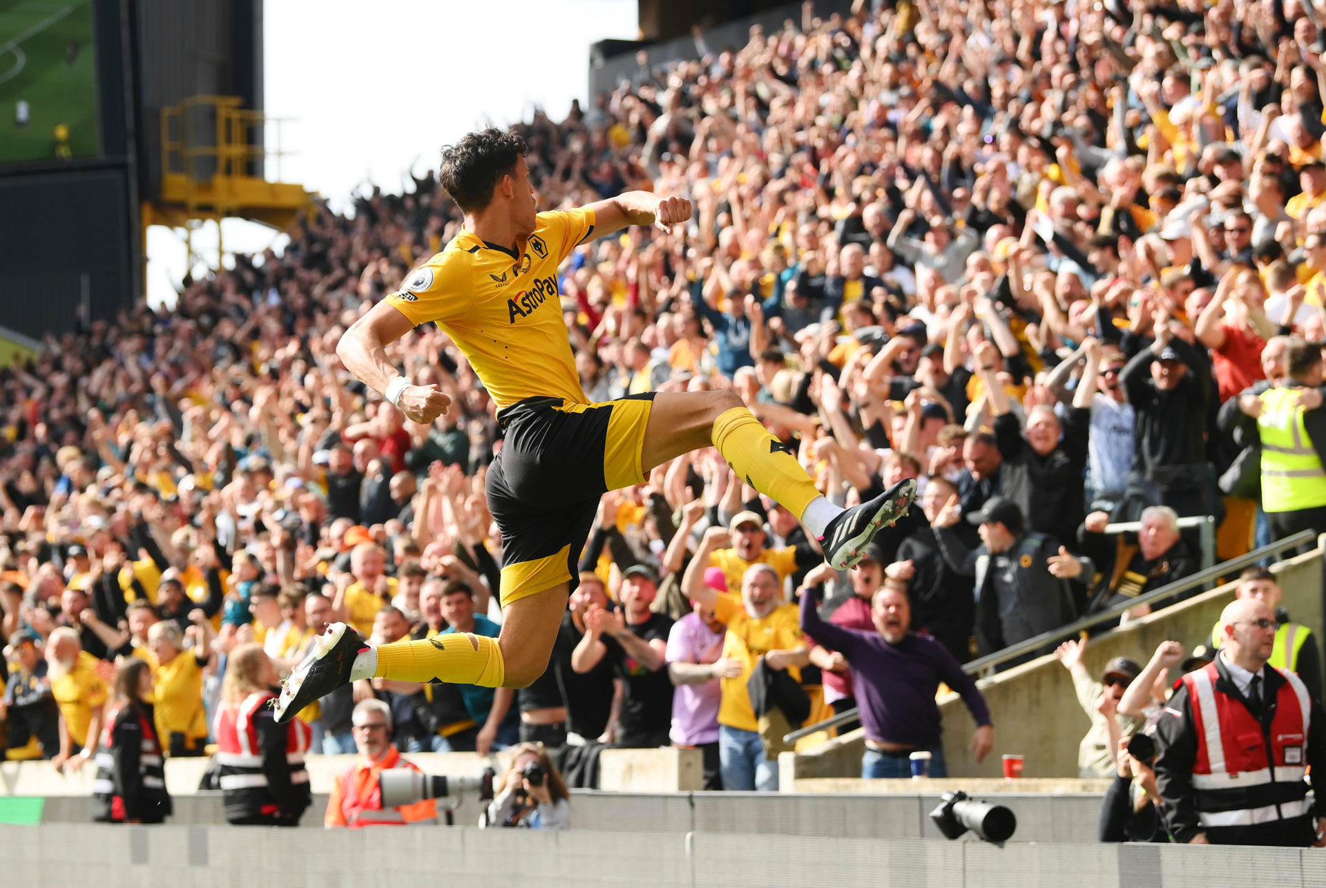 Video: Matheus Nunes walks unaided after limping off for Wolves against ...
