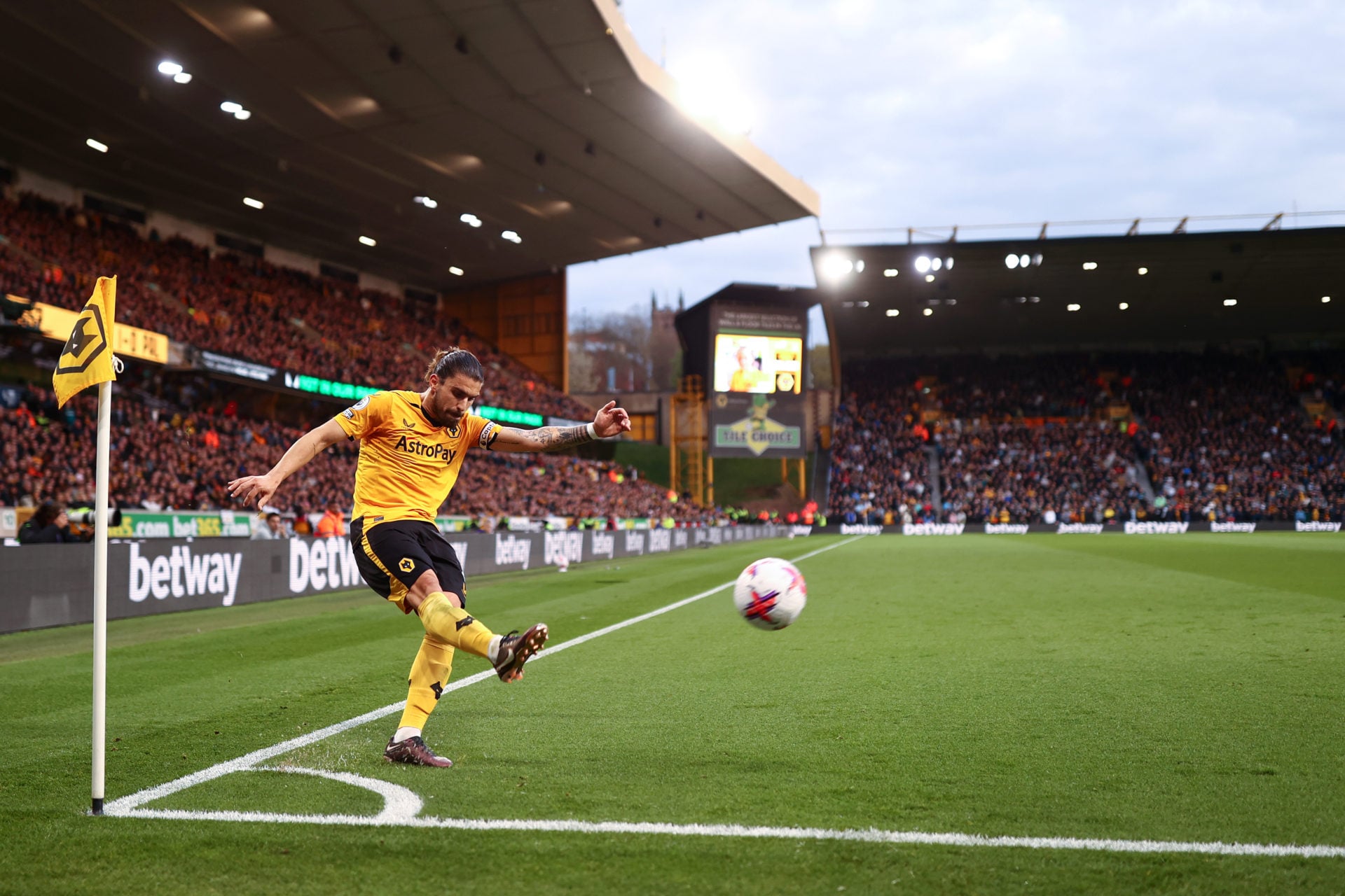 Ruben Neves says Premier League players tell him about Molineux atmosphere