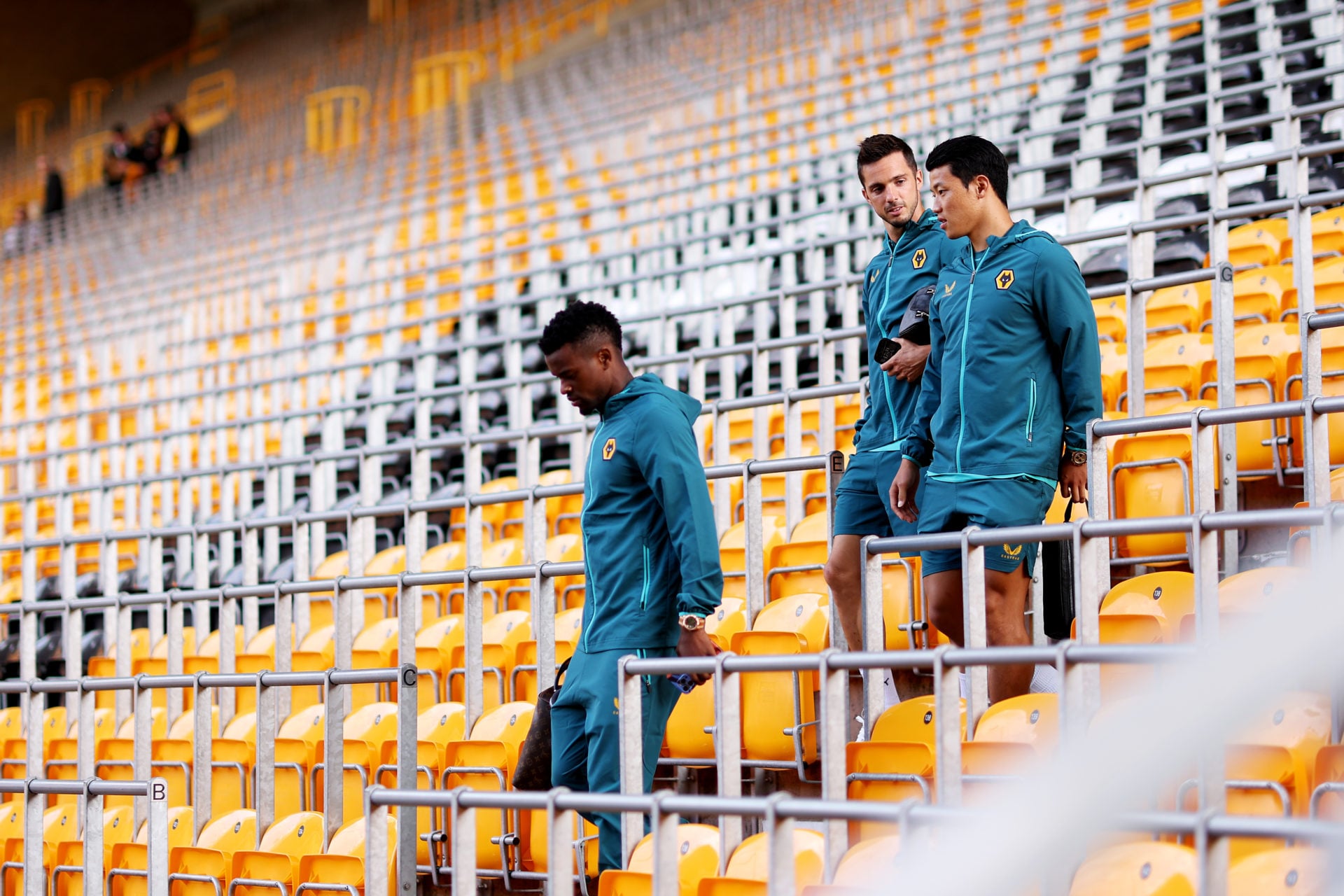 £14m Wolves star was the only player to stay late and sign autographs ...