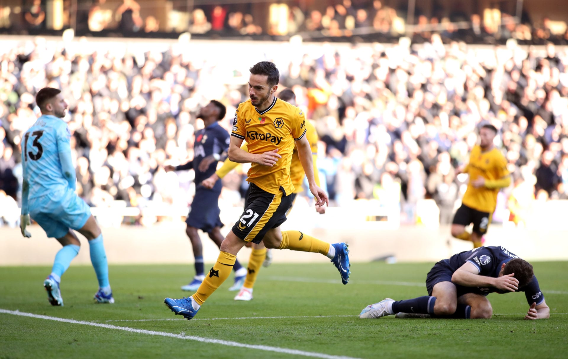 Wolves star now hailed as 'quality' in Team of the Week after win over ...
