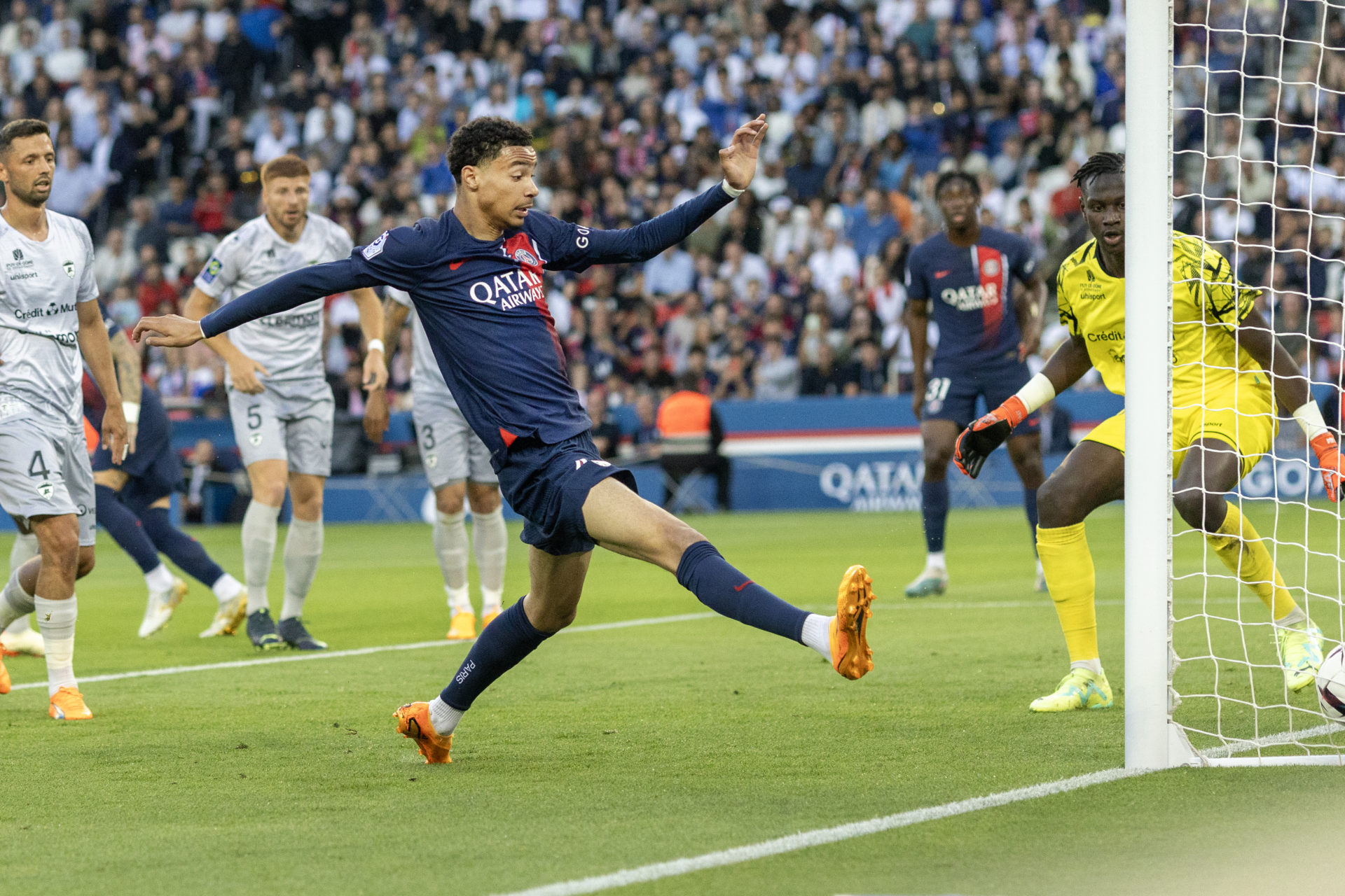 Wolves make enquiry over exciting £80k-a-week Paris Saint-Germain striker