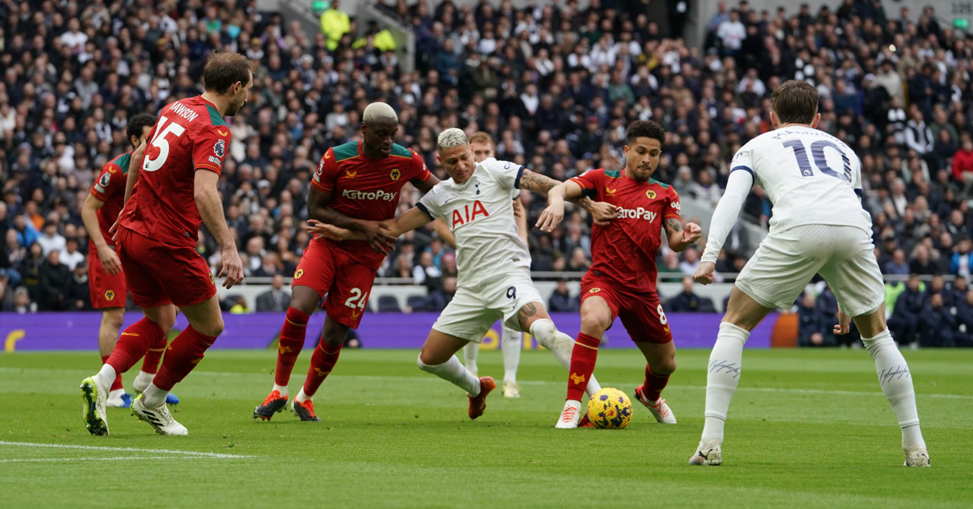 ‘Beautiful’… Journalist hails one Wolves player as ‘best on the field ...