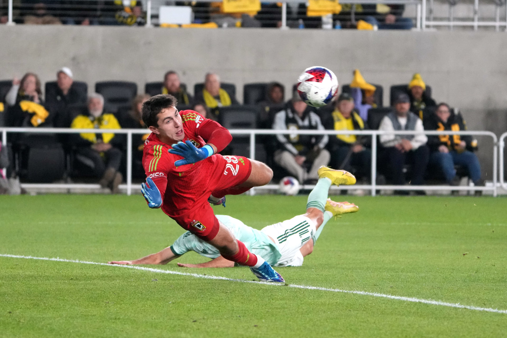 Wolves in transfer battle with Arsenal for 'commanding' MLS goalkeeper