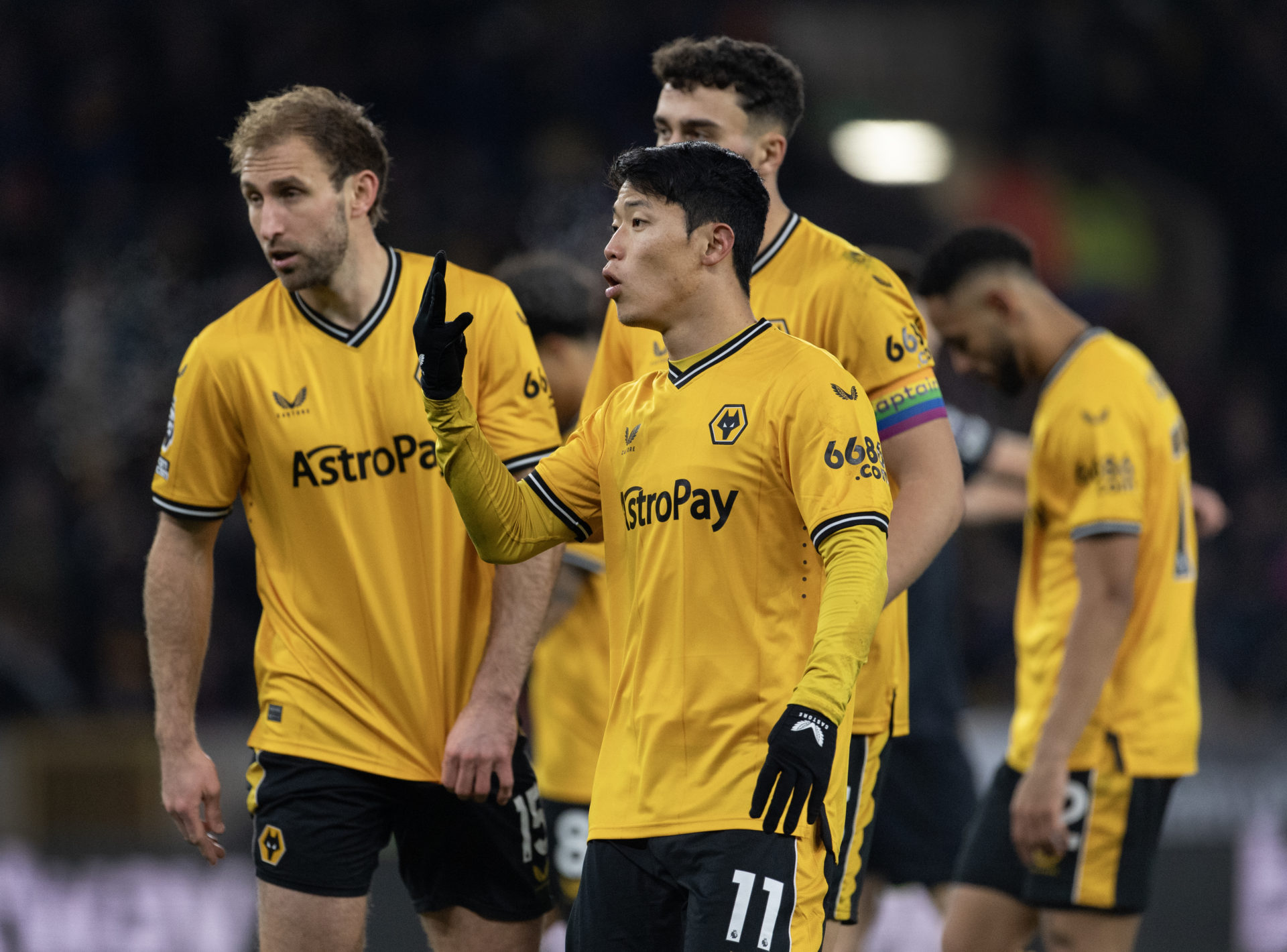 Wolves injury latest: Gary O'Neil issues positive Hwang Hee-Chan update ...