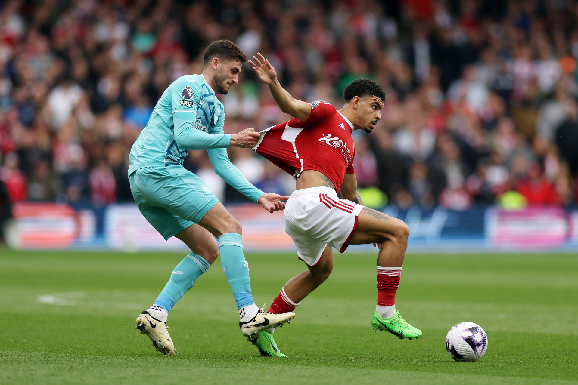 How Morgan Gibbs-White celebrated after scoring for Forest vs Wolves