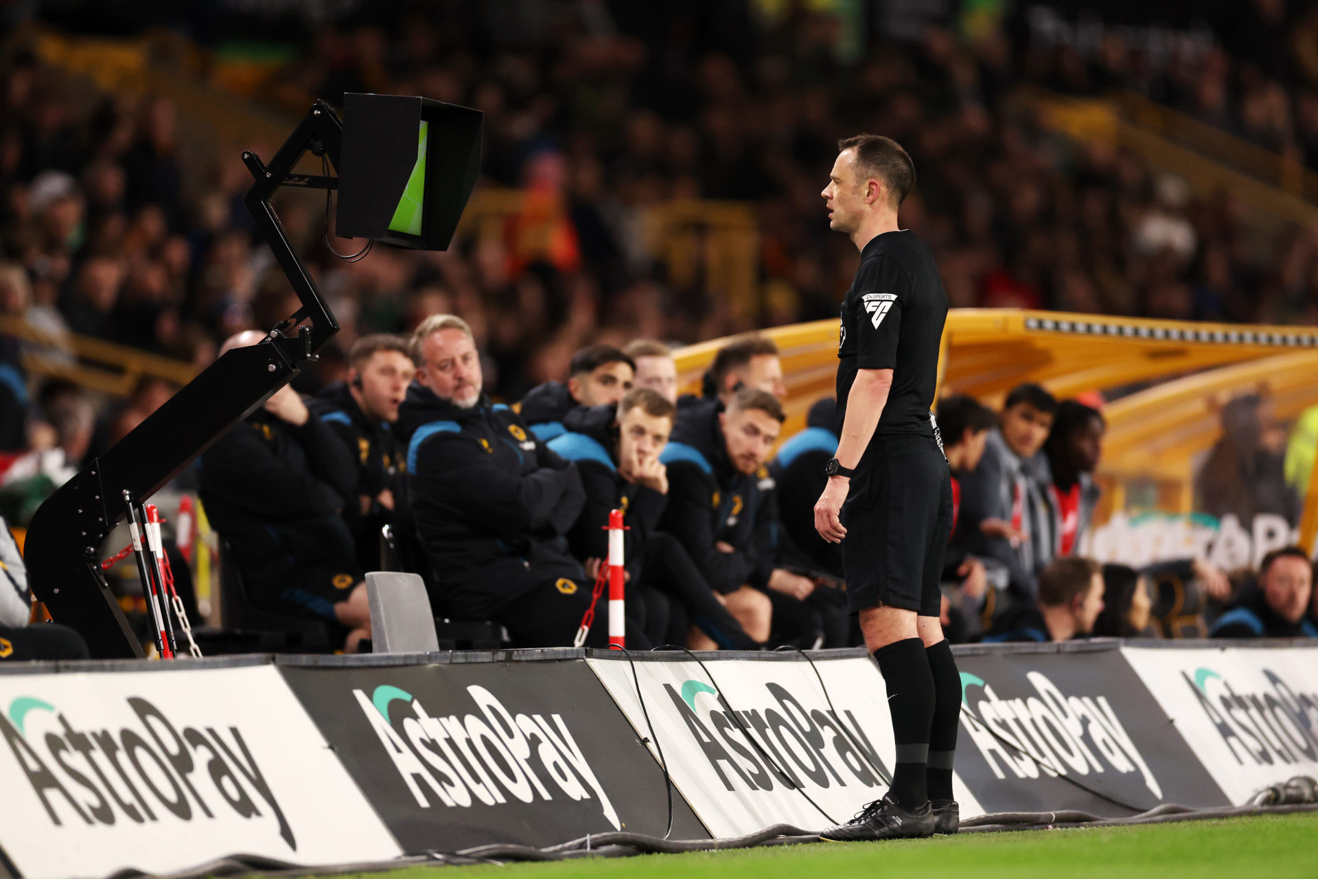 Gary O’Neil shares sympathy for Stuart Attwell despite Wolves VAR ...
