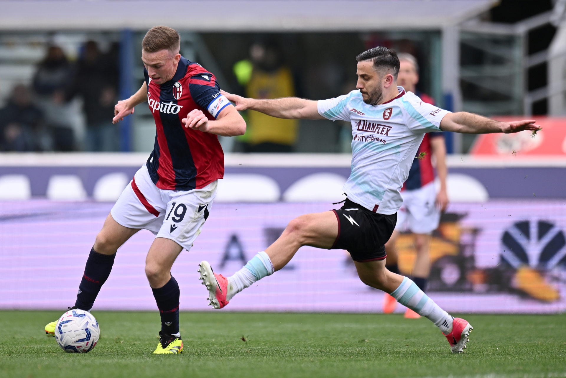 'Incredible' £3m Wolves transfer target wins Midfielder of the Year ...