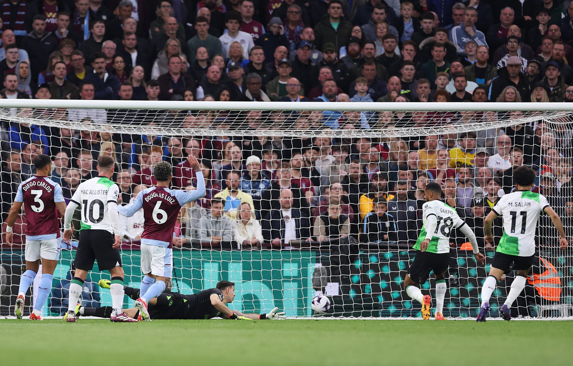 Wolves nearly signed ‘world-class’ goalkeeper for £10m, he’s now one of ...