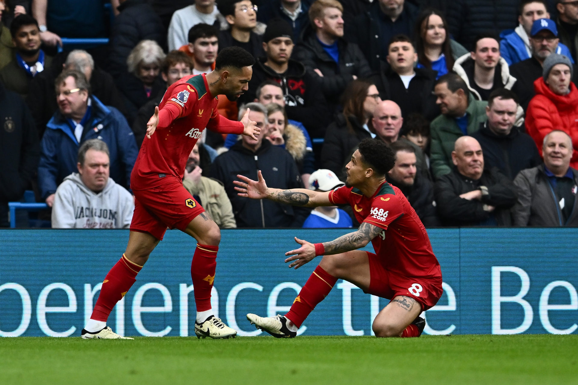 Man United could now swoop for 'super' Wolves player as Chelsea also ...