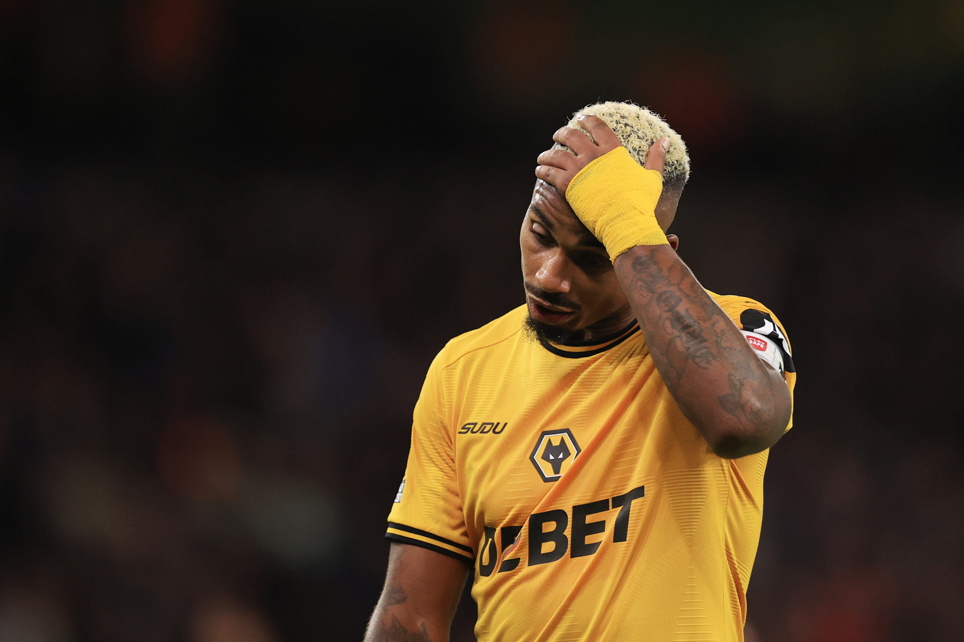 Steve Bull sends message to Vitor Pereira amid 'silly' Mario Lemina ...