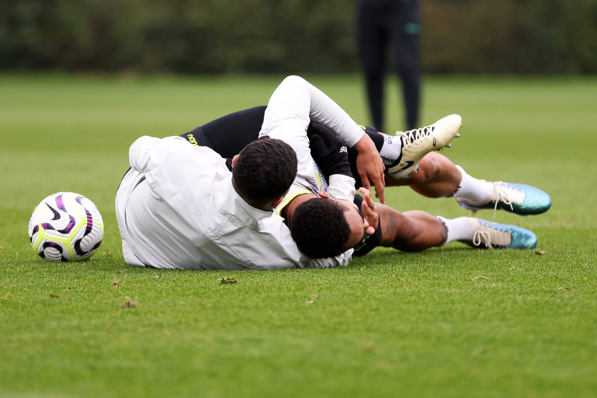 Wolves player dubbed 'absolutely fabulous' in 2-1 defeat to Man City