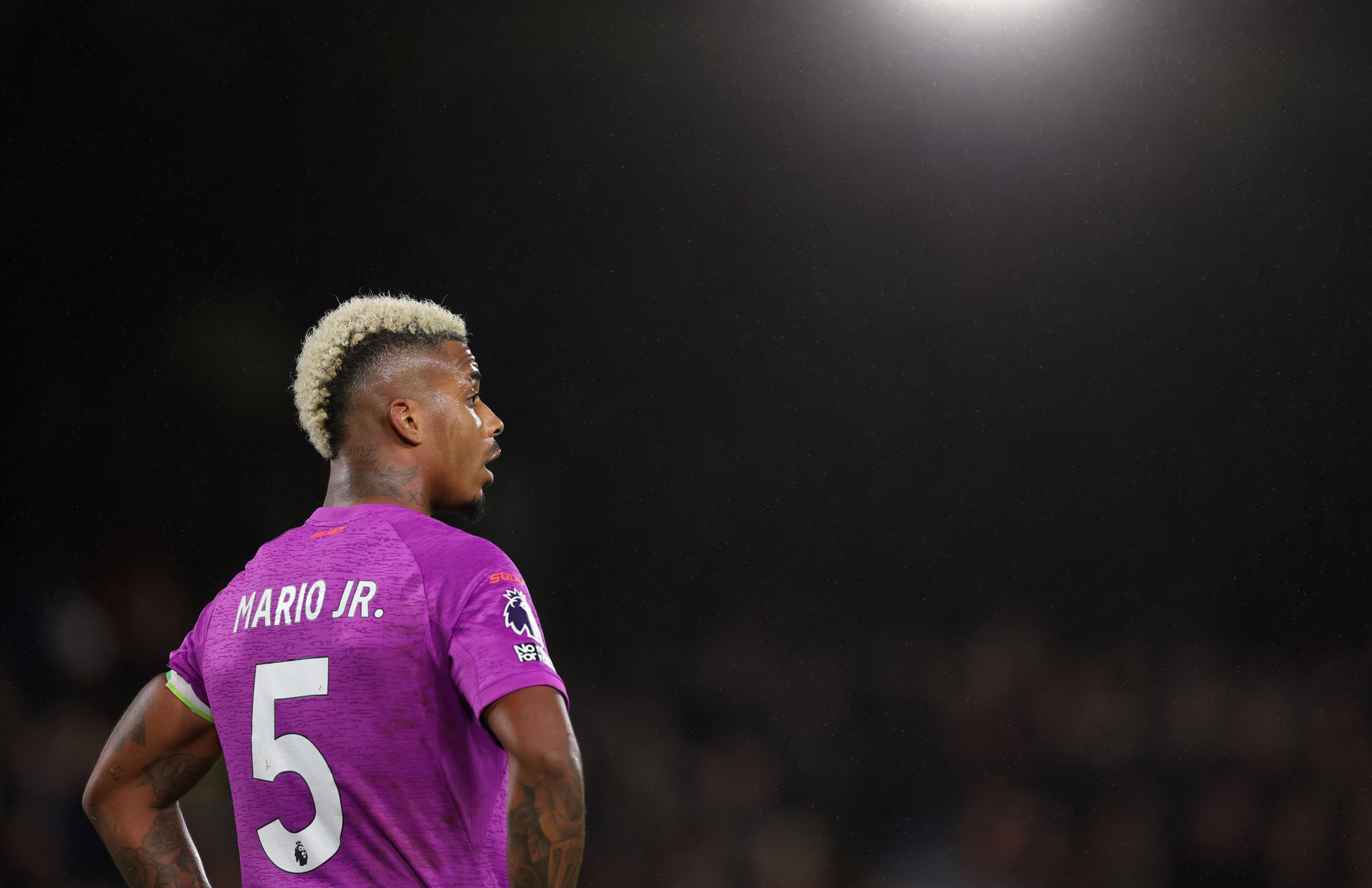 Mario Lemina gives cryptic response about the Wolves squad after ...