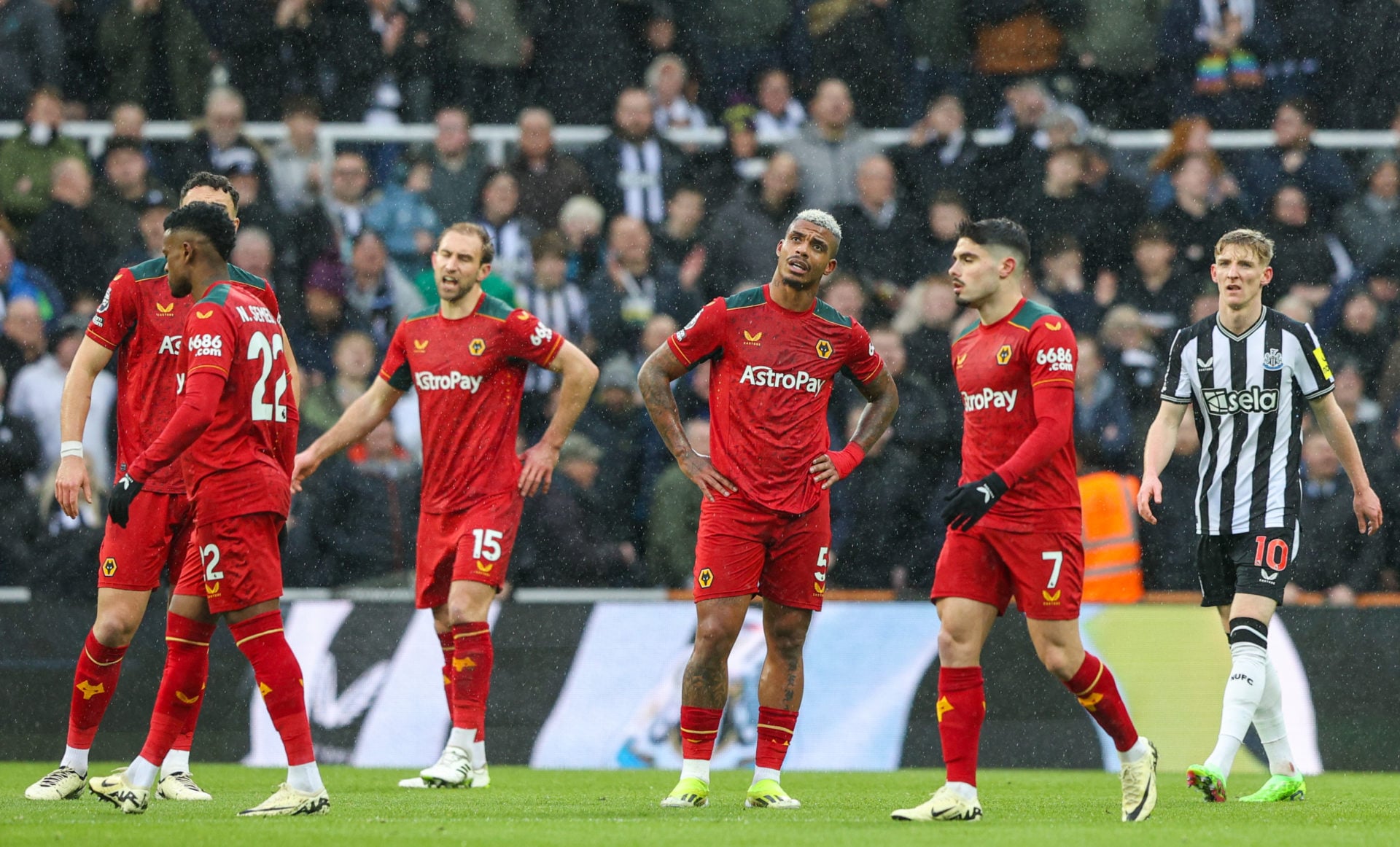 Chris Sutton sends stark warning to Vitor Pereira in three-goal Wolves ...