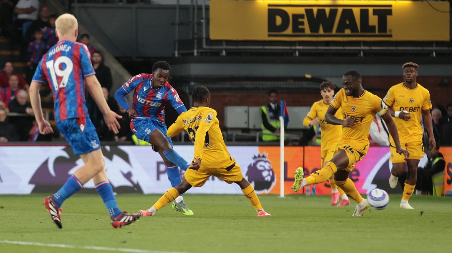 Wolves player ratings vs Crystal Palace, multiple 4/10s as Vitor ...