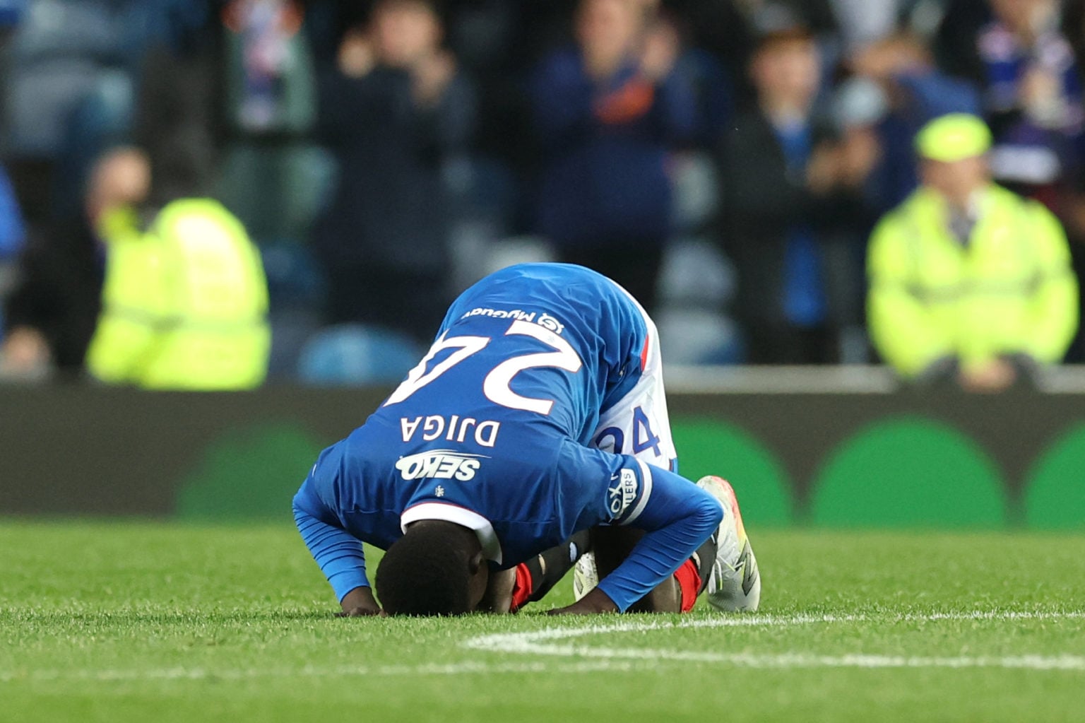 ‘Absolute colossus’… Rangers fans stunned by Wolves loanee Nasser Djiga ...