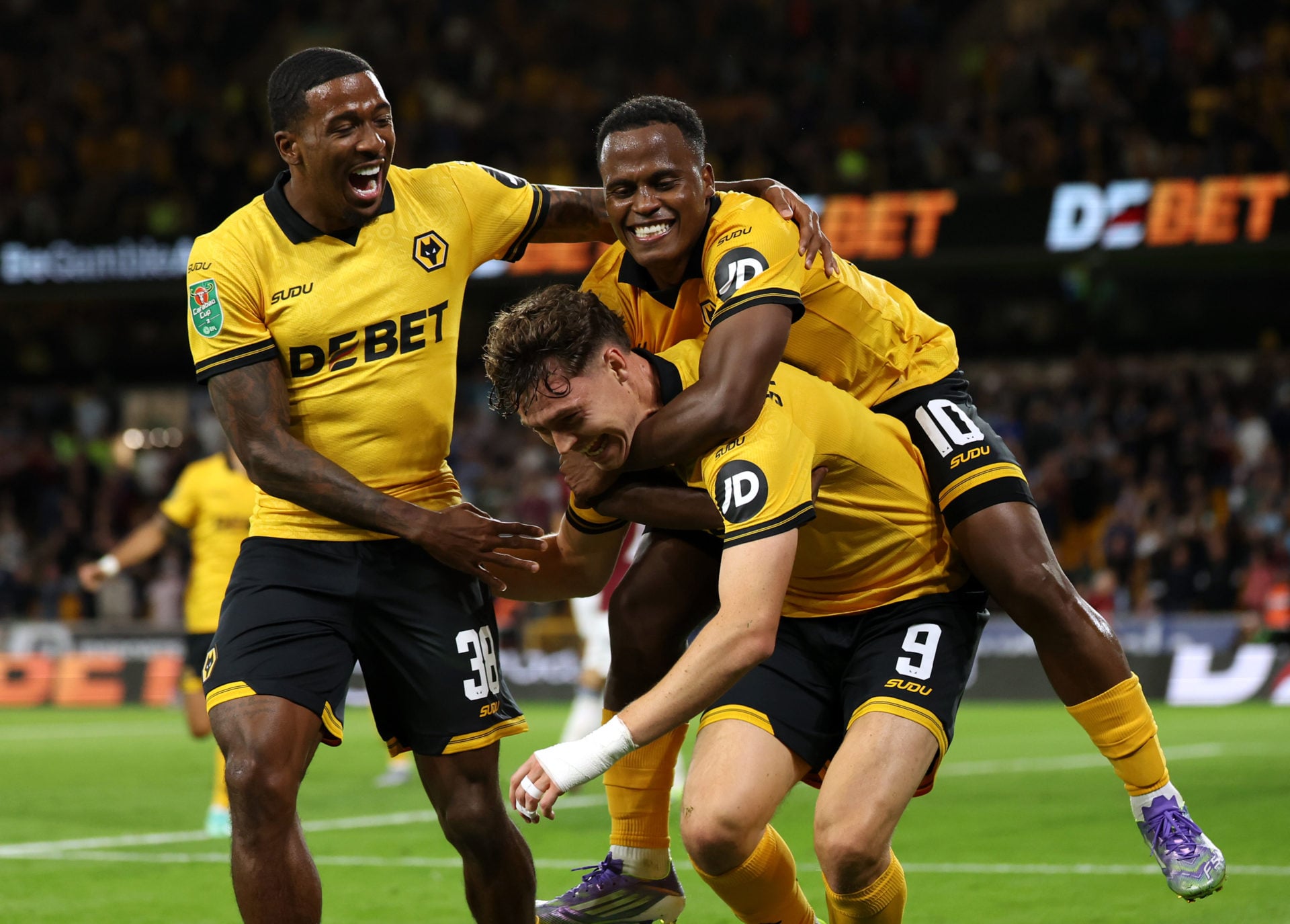 Wolves player ratings vs West Ham United as 8/10 Jorgen Strand Larsen ...